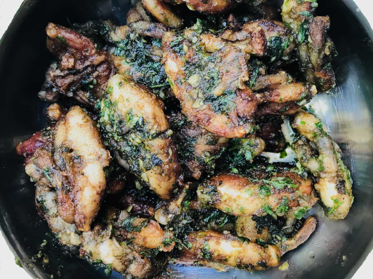 Eating French Frog Legs cuisses De Grenouilles 